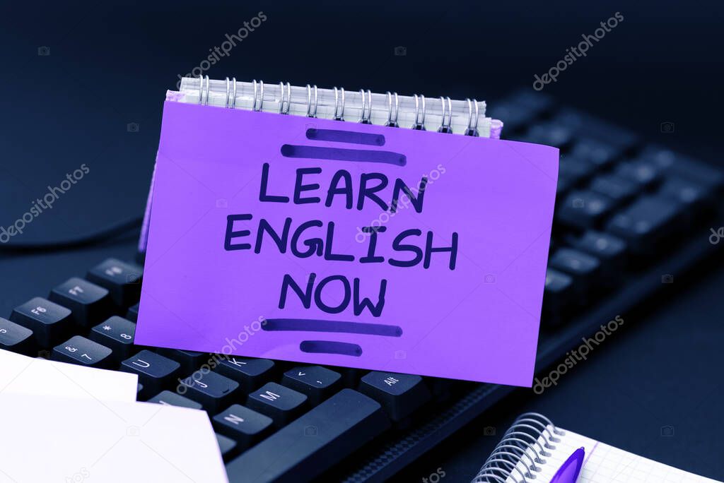 Signo de texto que muestra Aprende inglés ahora, Word para ganar o ...