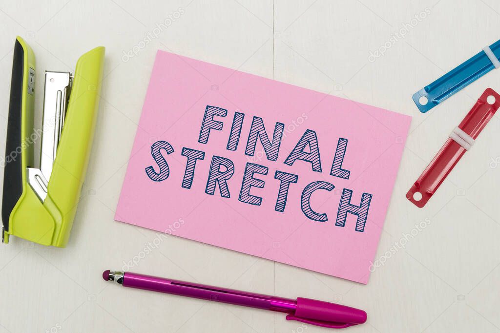 Letrero de escritura a mano Estiramiento final, escaparate de negocios ...