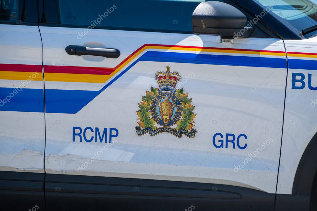 Vehículo RCMP detenido en una calle. Vista de cerca del coche de ...