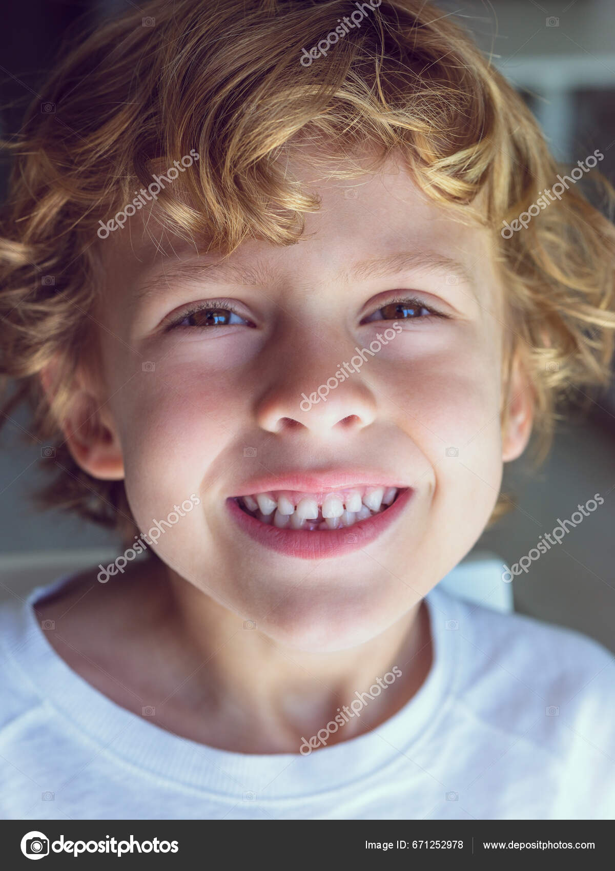 Portrait Adorable Kid Wavy Blond Hair Brown Eyes Looking Camera — Stock ...