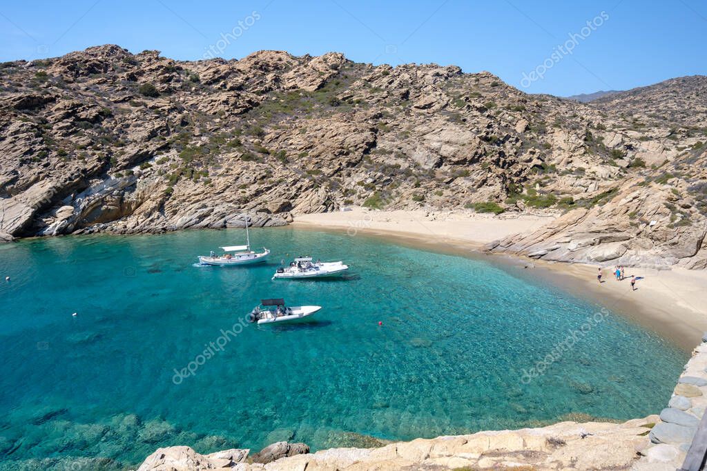 Ios, Grecia - 15 de septiembre de 2023: Vista de lanchas rápidas de ...