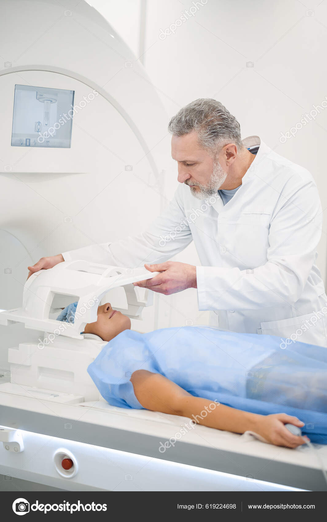 Mri Scanner Female Patient Lying Couch Mri Scanning Stock Photo by ©sdm ...