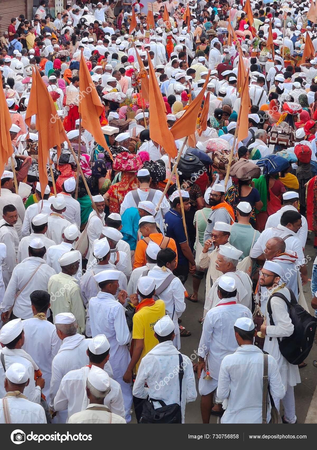 Pune Maharashtra India December 2023 Crowd Pilgrims Marching Vitthala ...