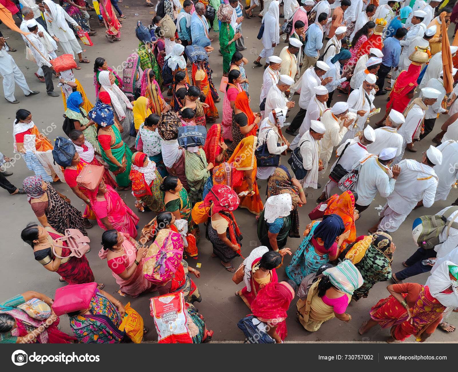 Pune Maharashtra India December 2023 Crowd Pilgrims Marching Vitthala ...