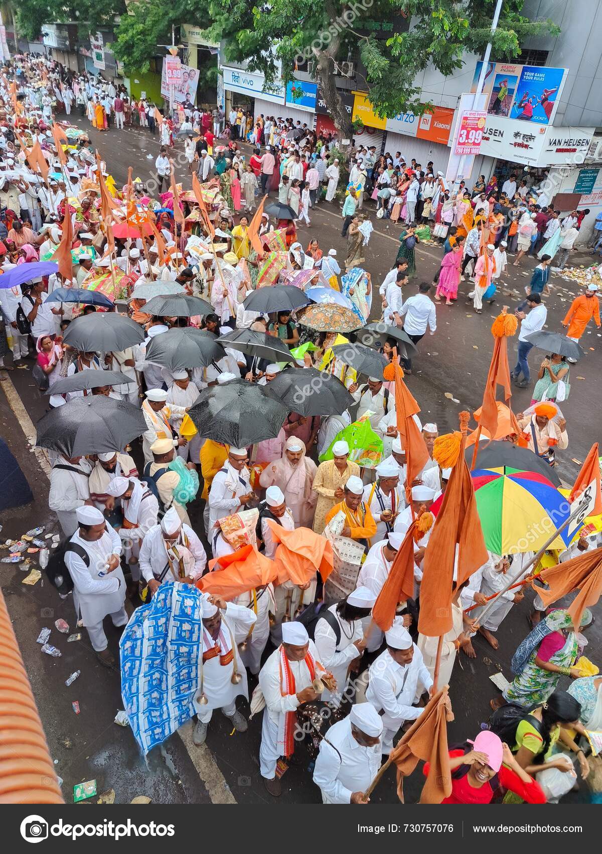 Pune Maharashtra India December 2023 Crowd Pilgrims Marching Vitthala ...