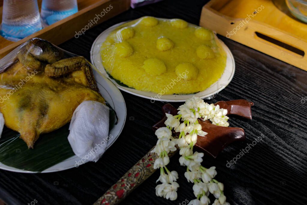 Nasi Punar, un plato tradicional indonesio cocinado con leche de coco y ...