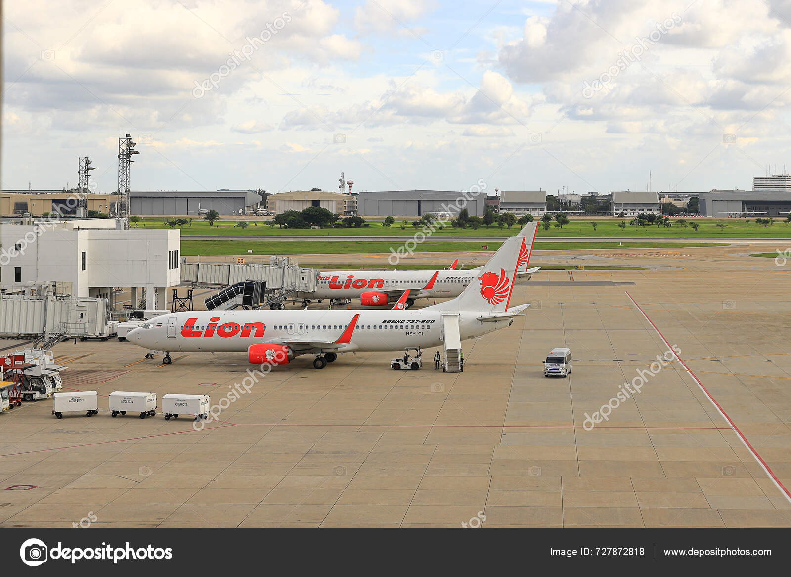 Mobile Passenger Boarding Stairs Move Services Apron Airplane Bay ...