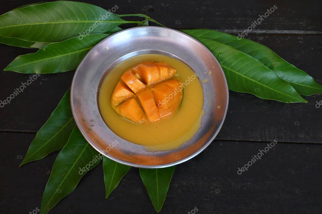 Rebanada de mango. El mango también se llama el rey de los frutos. Esta ...