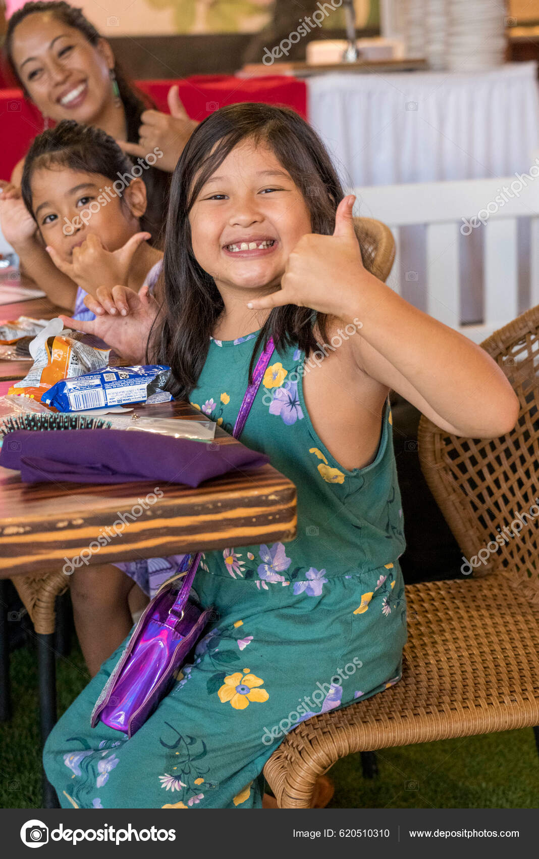 Honolulu Hawaii Oct 2022 Shakacon Small Audience Girl Grins Wide ...