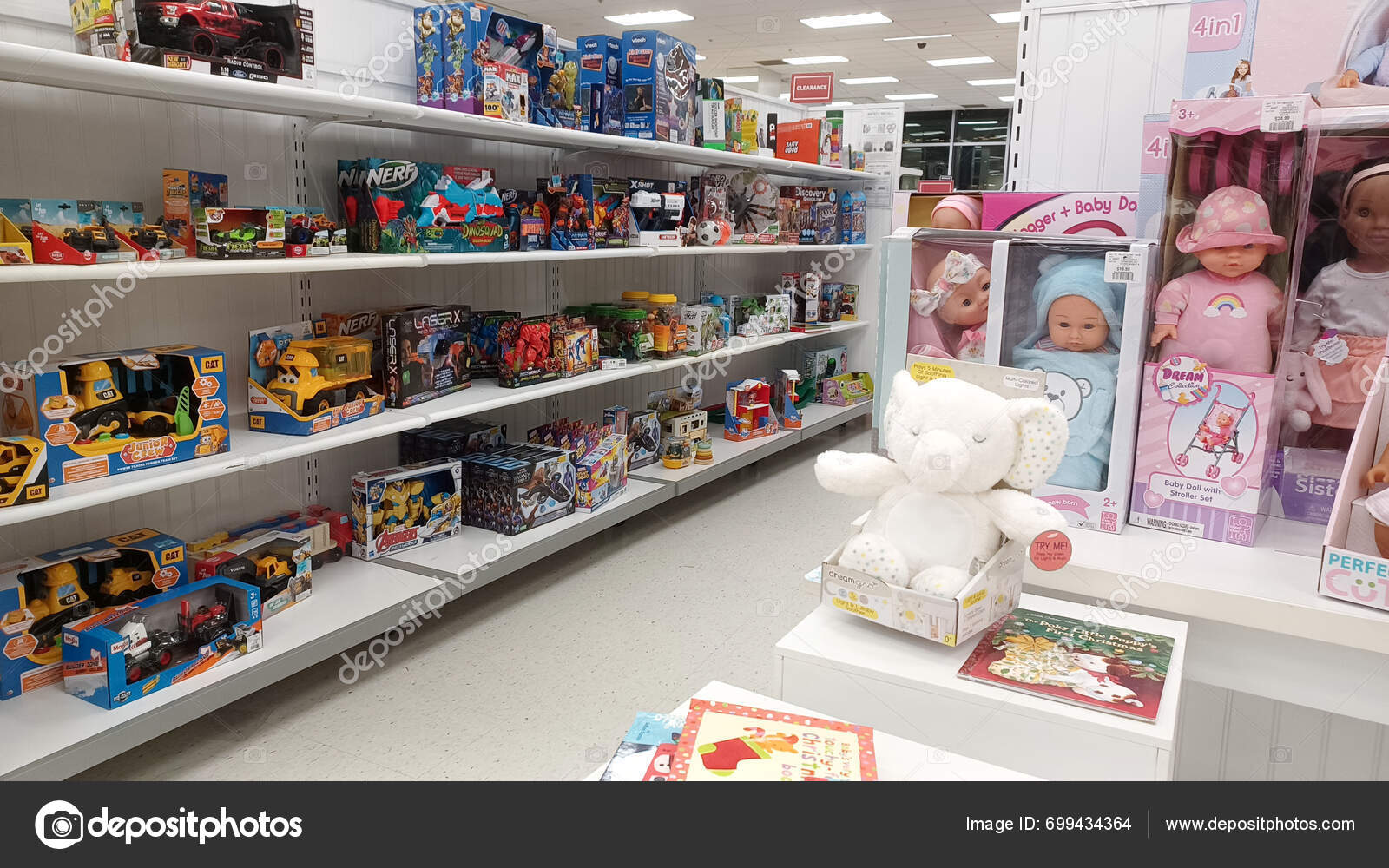 Oronto Canada January 2024 View Shelves Winners Retail Store — Stock ...