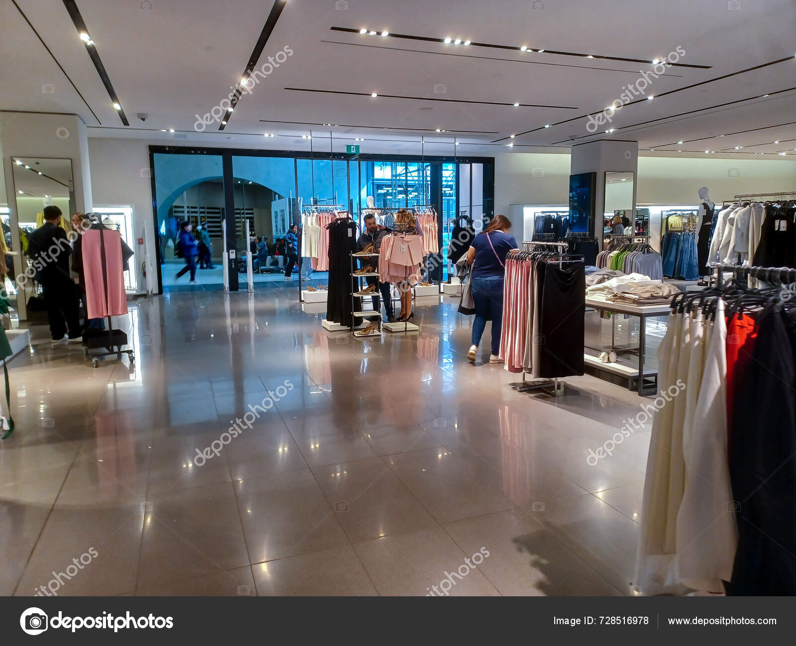 Toronto Canada June 2024 View Shelves Racks Clothes Zara Store — Stock ...