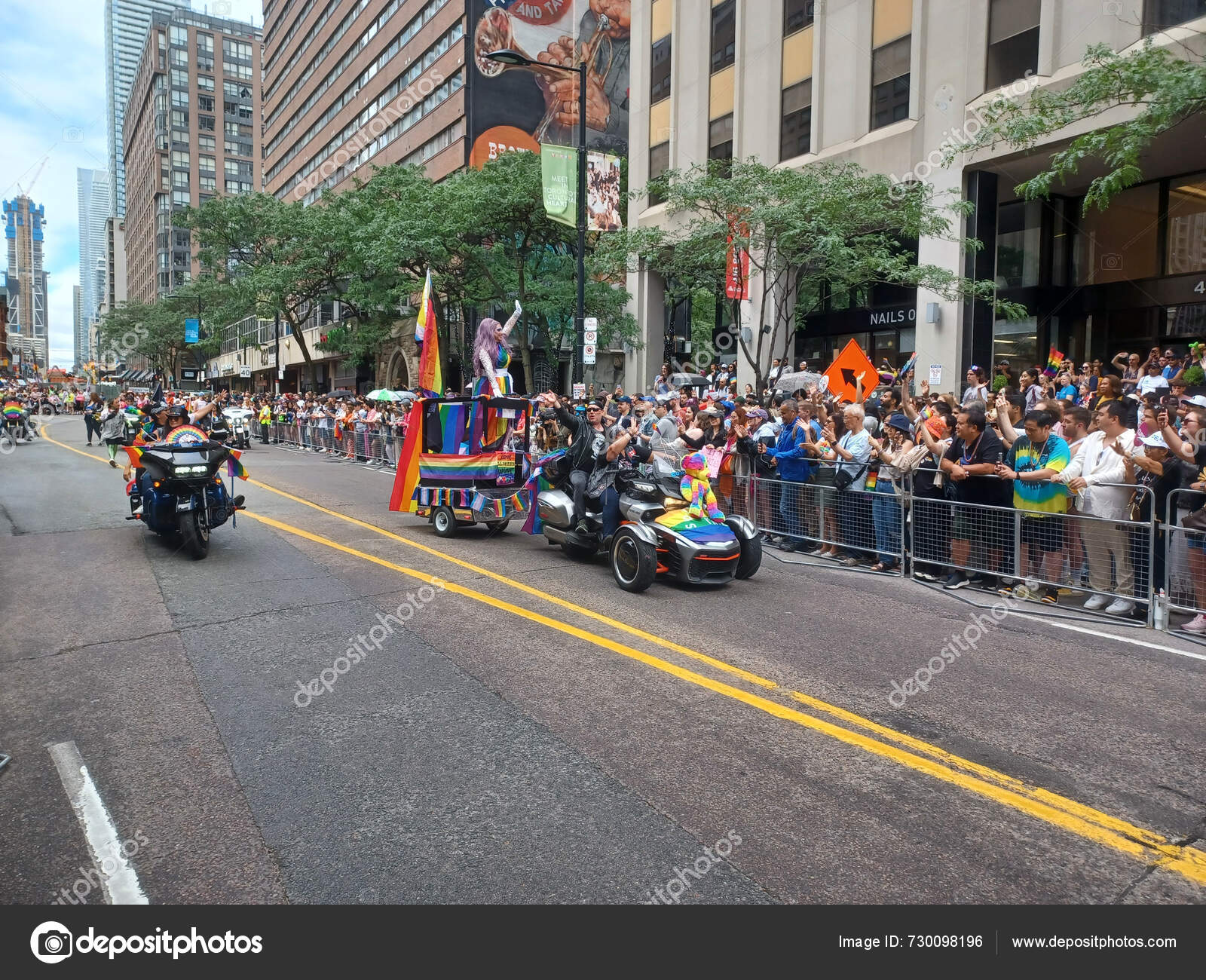 Toronto Canadá Junio 2024 Los Pueblos Participan Desfile Anual Del ...