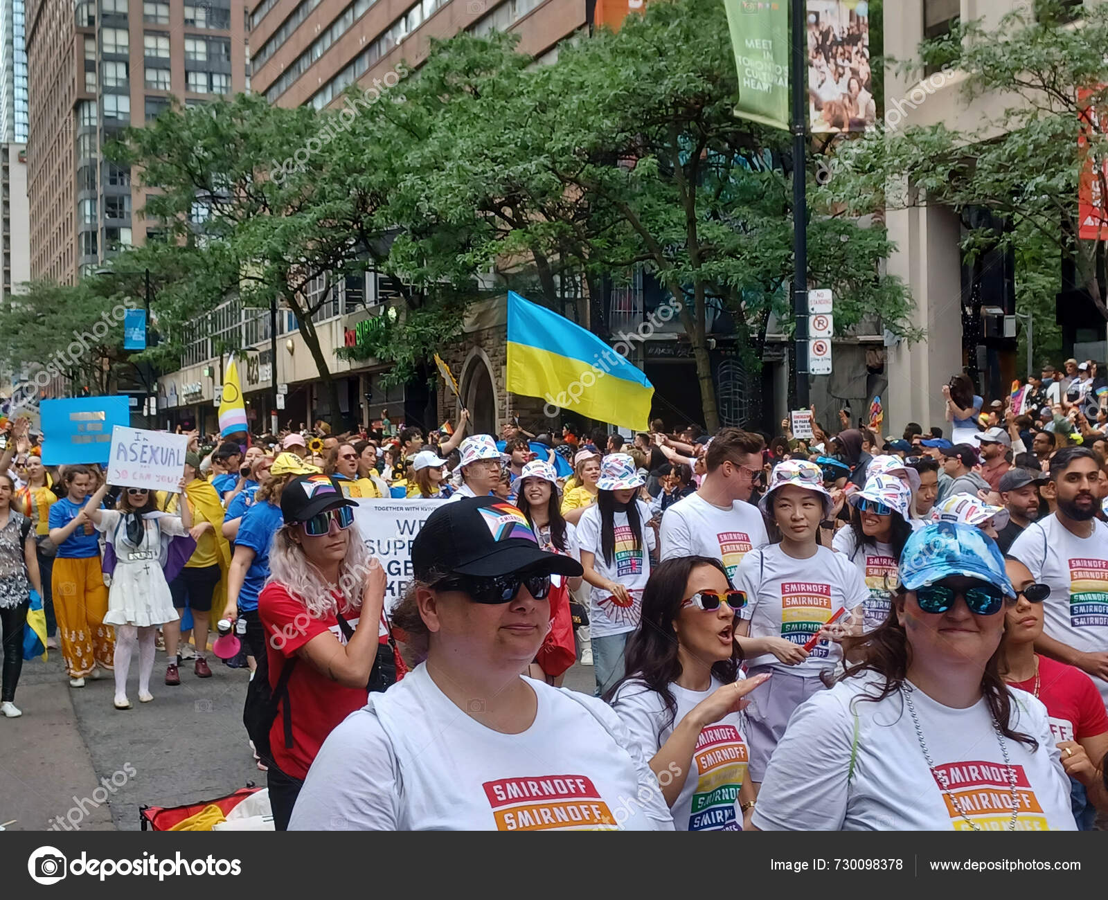 Toronto Canadá Junio 2024 Los Pueblos Participan Desfile Anual Del ...
