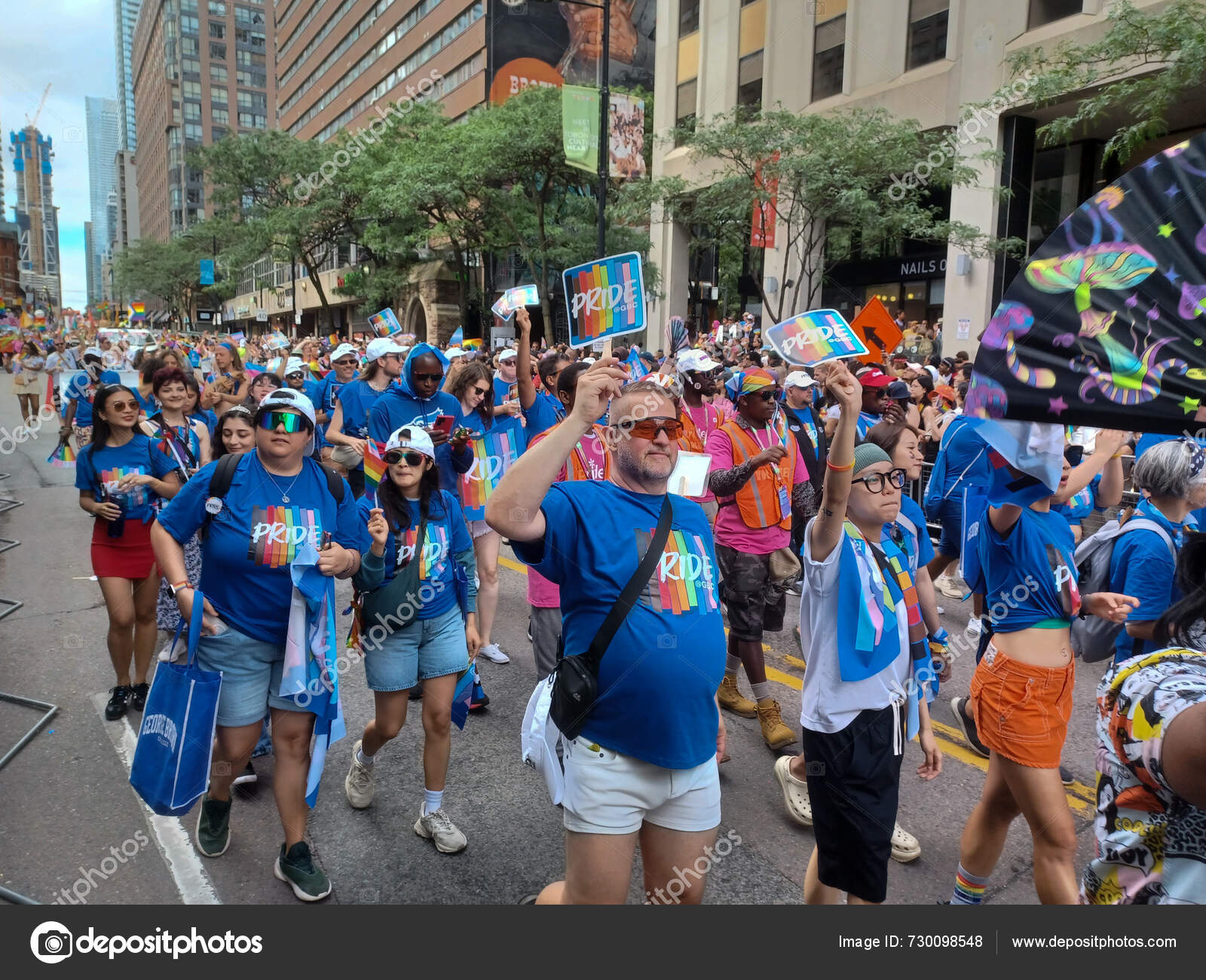 Toronto Canadá Junio 2024 Los Pueblos Participan Desfile Anual Del ...