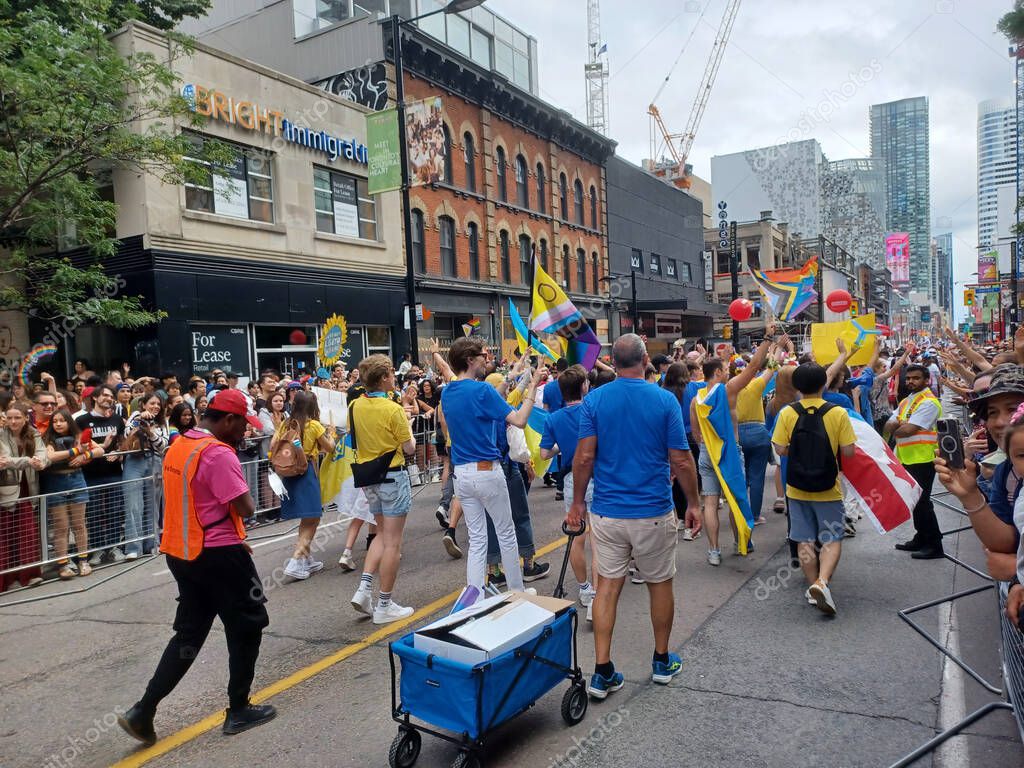 Toronto Canadá Junio 2024 Los Pueblos Participan Desfile Anual Del ...