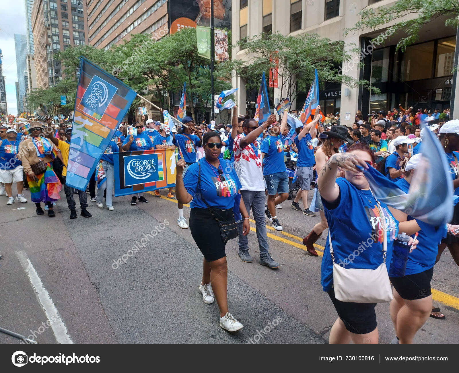 Toronto Canadá Junio 2024 Los Pueblos Participan Desfile Anual Del ...