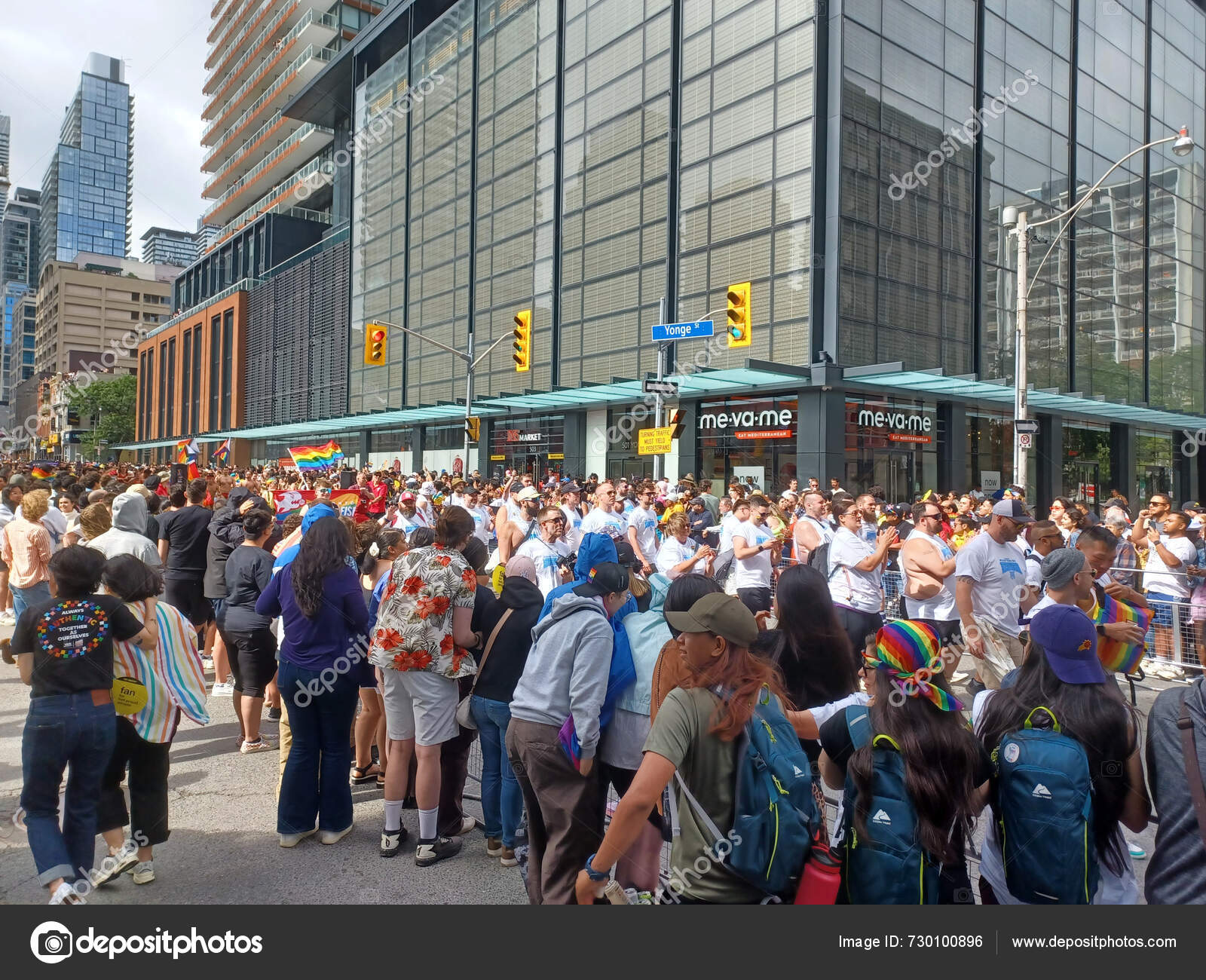 Toronto Canadá Junio 2024 Los Pueblos Participan Desfile Anual Del ...