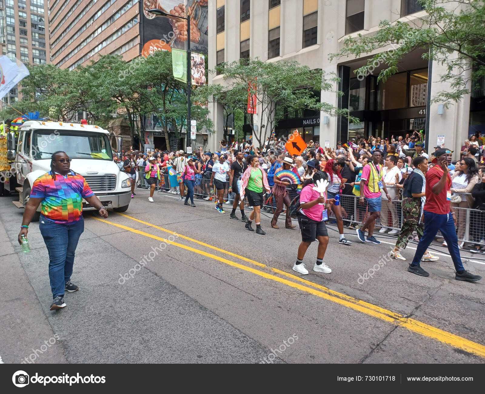 Toronto Canadá Junio 2024 Los Pueblos Participan Desfile Anual Del ...