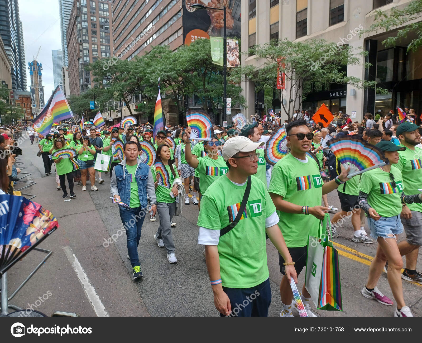 Toronto Canadá Junio 2024 Los Pueblos Participan Desfile Anual Del ...