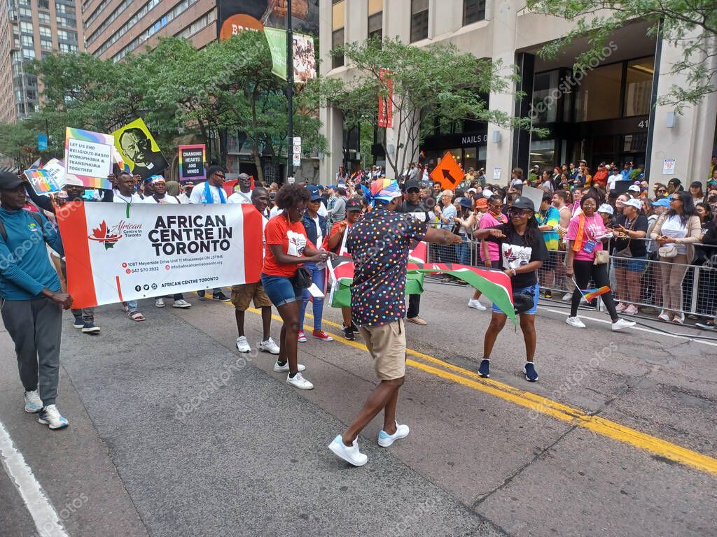 Toronto Canadá Junio 2024 Los Pueblos Participan Desfile Anual Del ...