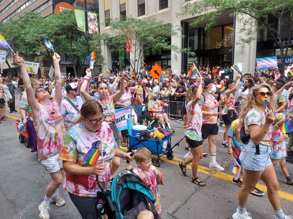 Toronto Canadá Junio 2024 Los Pueblos Participan Desfile Anual Del ...
