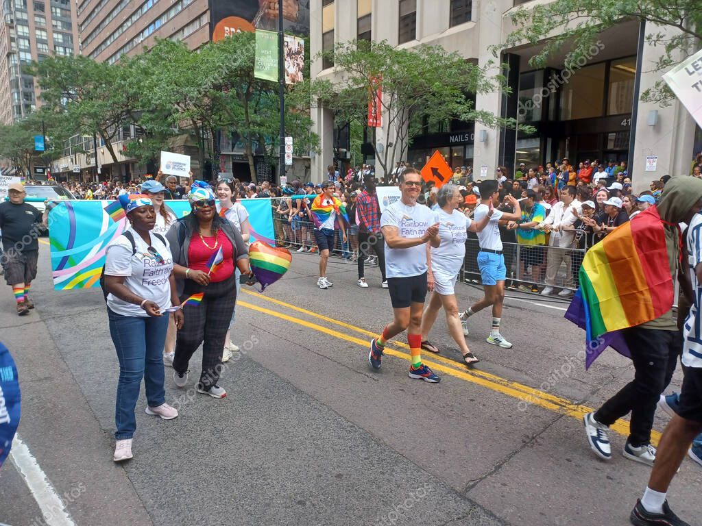 Toronto Canadá Junio 2024 Los Pueblos Participan Desfile Anual Del ...