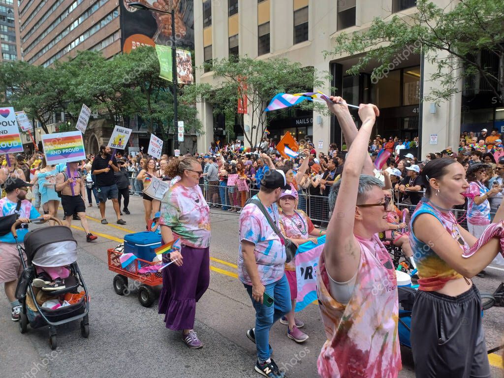 Toronto Canadá Junio 2024 Los Pueblos Participan Desfile Anual Del ...