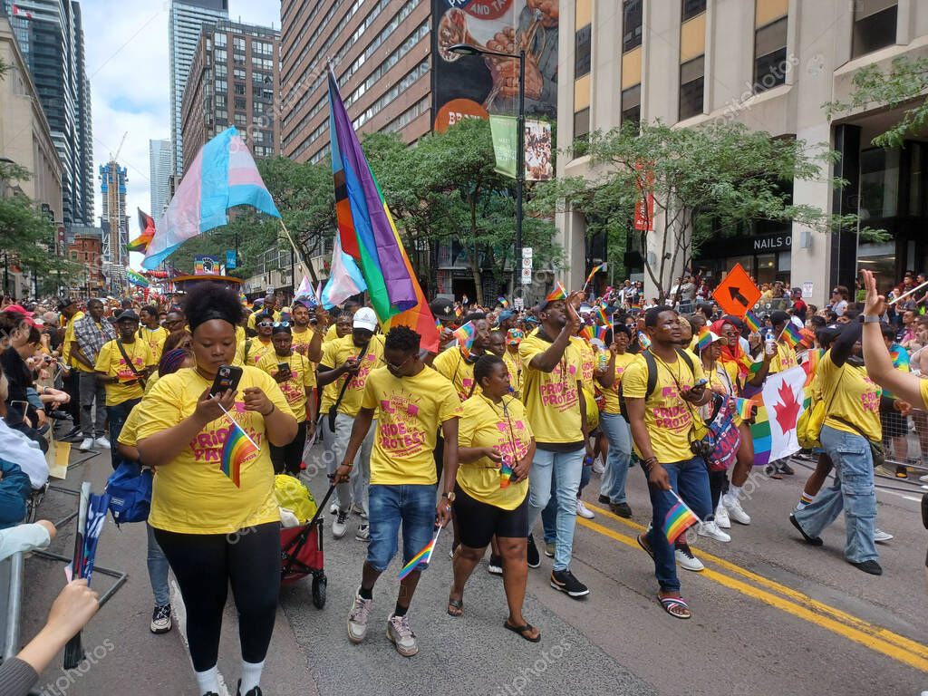 Toronto Canadá Junio 2024 Los Pueblos Participan Desfile Anual Del ...