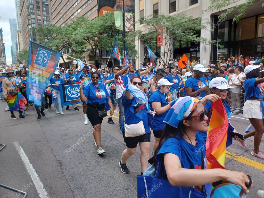 Toronto Canadá Junio 2024 Los Pueblos Participan Desfile Anual Del ...