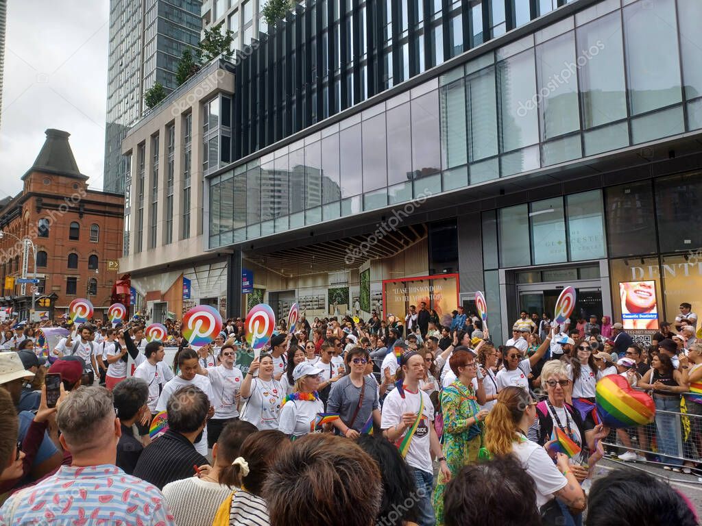 Toronto Canadá Junio 2024 Los Pueblos Participan Desfile Anual Del ...