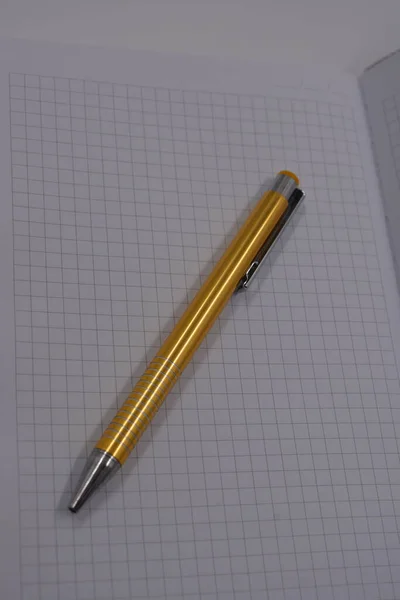 8,000,000+ imágenes de Note1s notes 062il1 libres de derechos ...