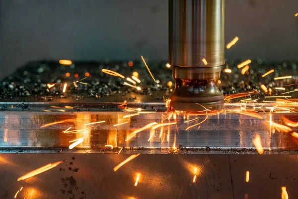 The bad cutting condition of CNC milling machine. The Rough cutting ...