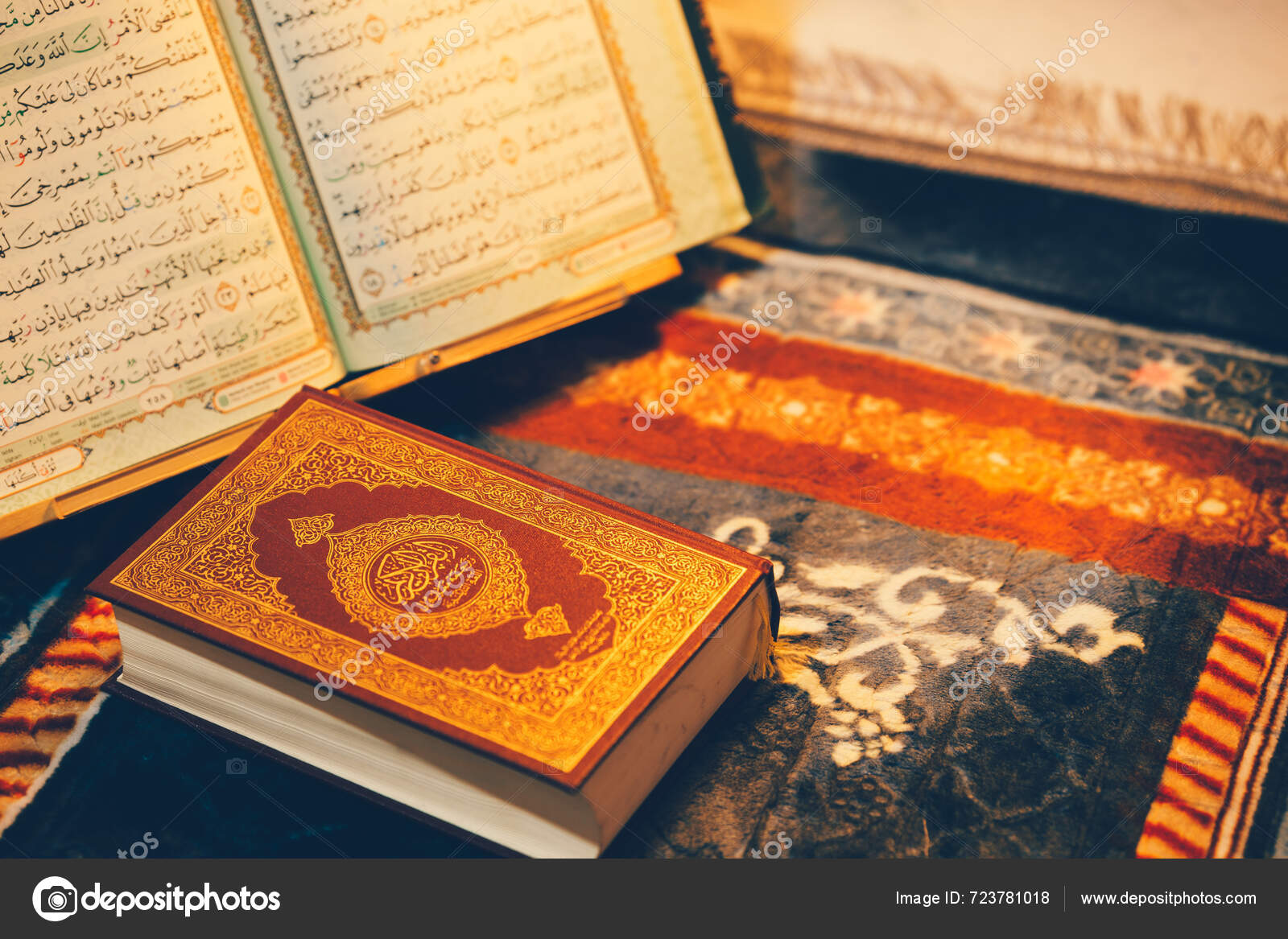 Quran Holy Book Islam Placed Prayer Mat — Stock Photo © Oporty #723781018