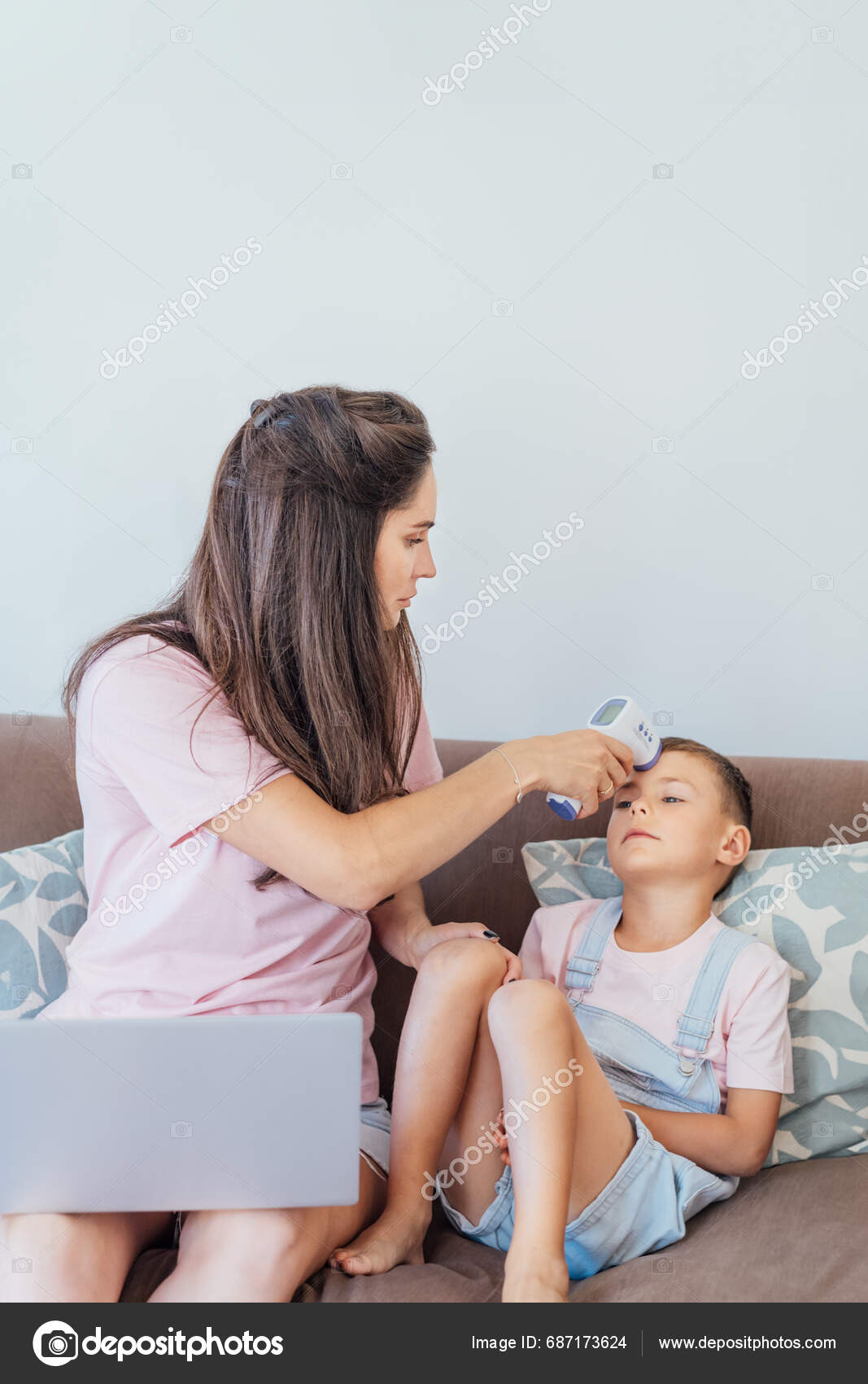 Young Mother Measures Temperature Child Non Contact Digital Infrared Thermometer — Stock Photo ...