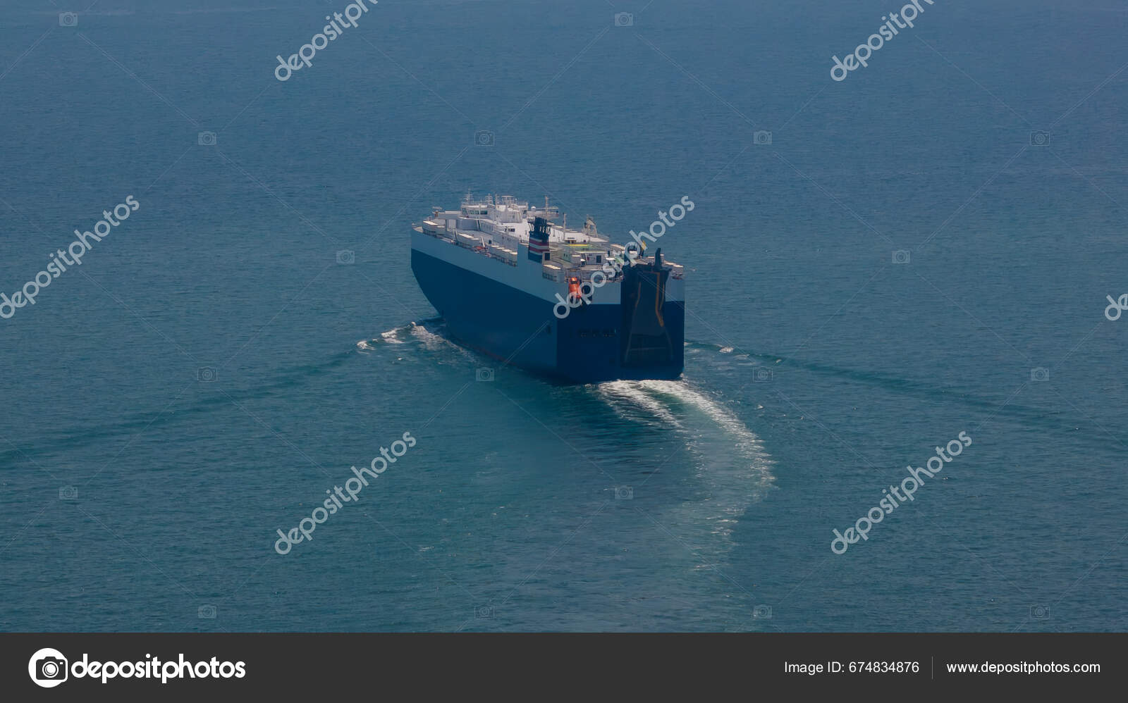 Large Roro Roll Vessel Cruising Full Speed Sea Import Export — Stock ...