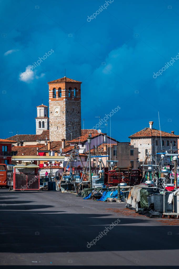 Italia, Laguna de Marano - 11 de septiembre de 2022: Vista de la ...