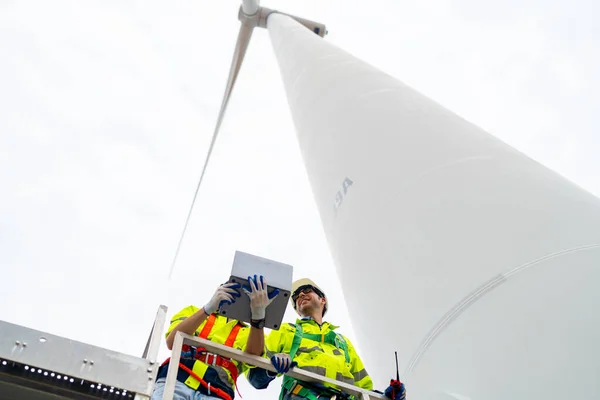 Wind turbine maintenance Stock Photos, Royalty Free Wind turbine ...