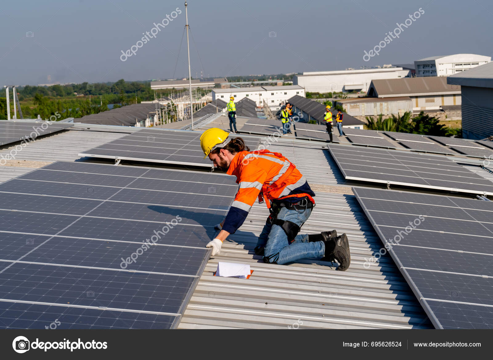 Professional Engineer Checking Solar Roof Panel Factory Rooftop ...