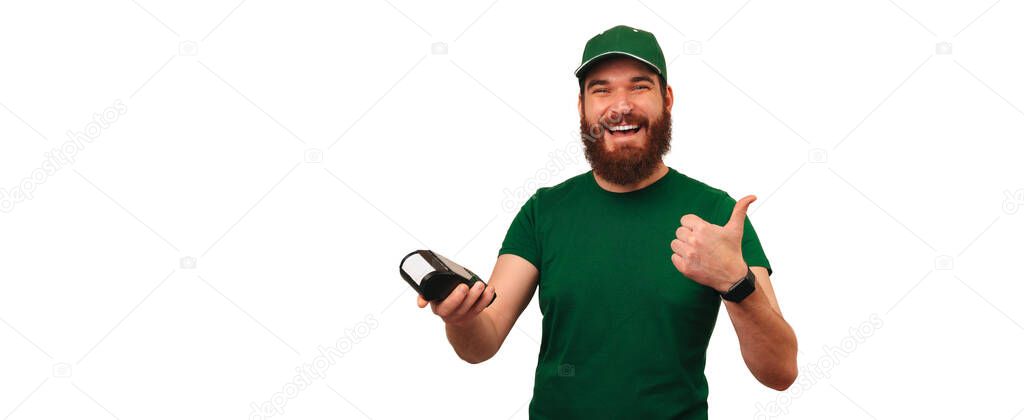 El hombre de entrega confiable con sistema de punto de venta entrega ...