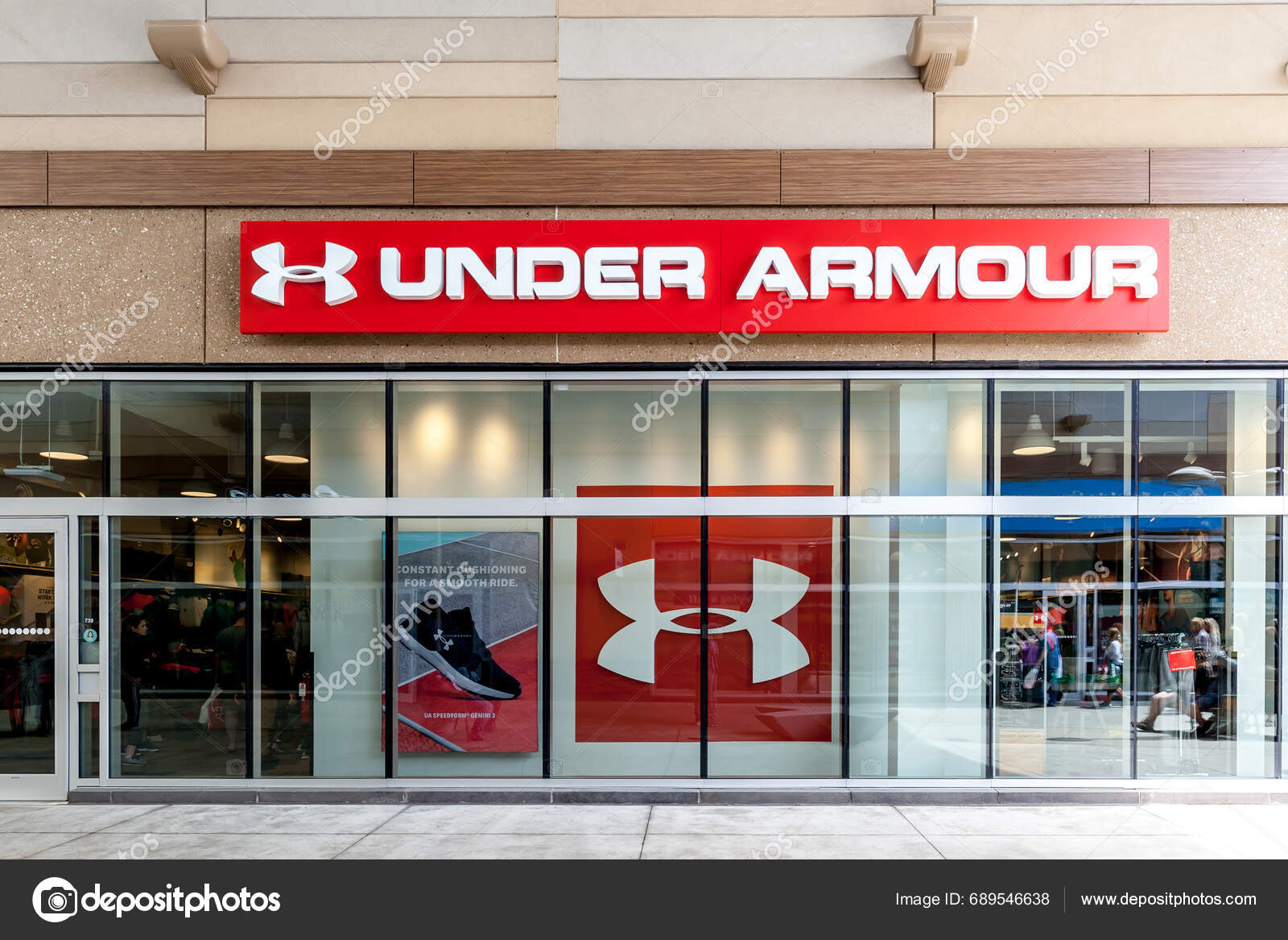 Niagara Lake Canada May 2018 Armour Storefront Outlet Collection ...