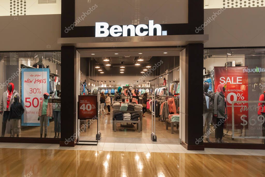 Toronto, Canadá - 24 de marzo de 2018: Bench storefront in Vaughan ...