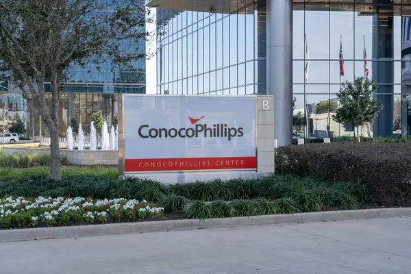 Houston, Texas, EE.UU. - 2 de marzo de 2022: ConocoPhillips firma en su Sede Mundial en Houston ...