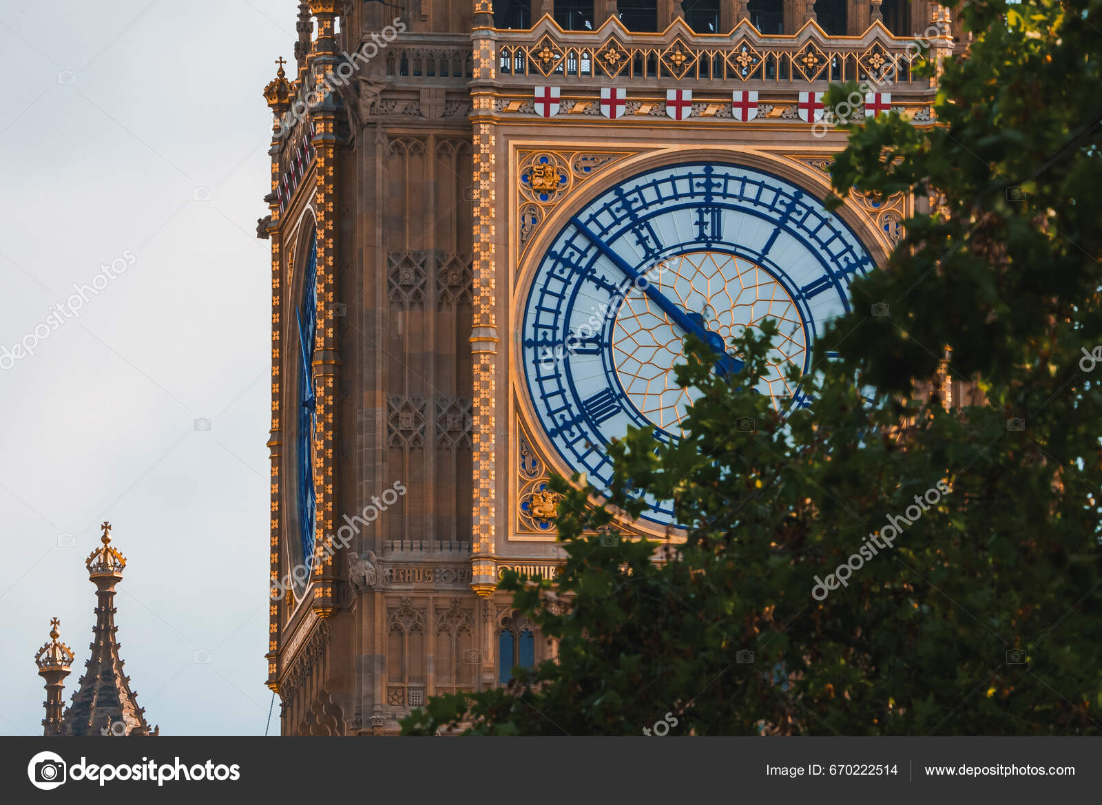 Closeup Shot Famous Big Ben Tree Westminster Popular Clock Tower ...
