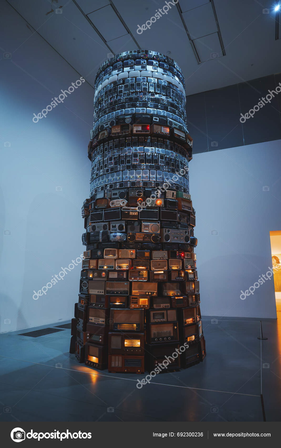 Illuminated Babel Tate Modern Museum Analogue Radios Stacked Layers Art ...