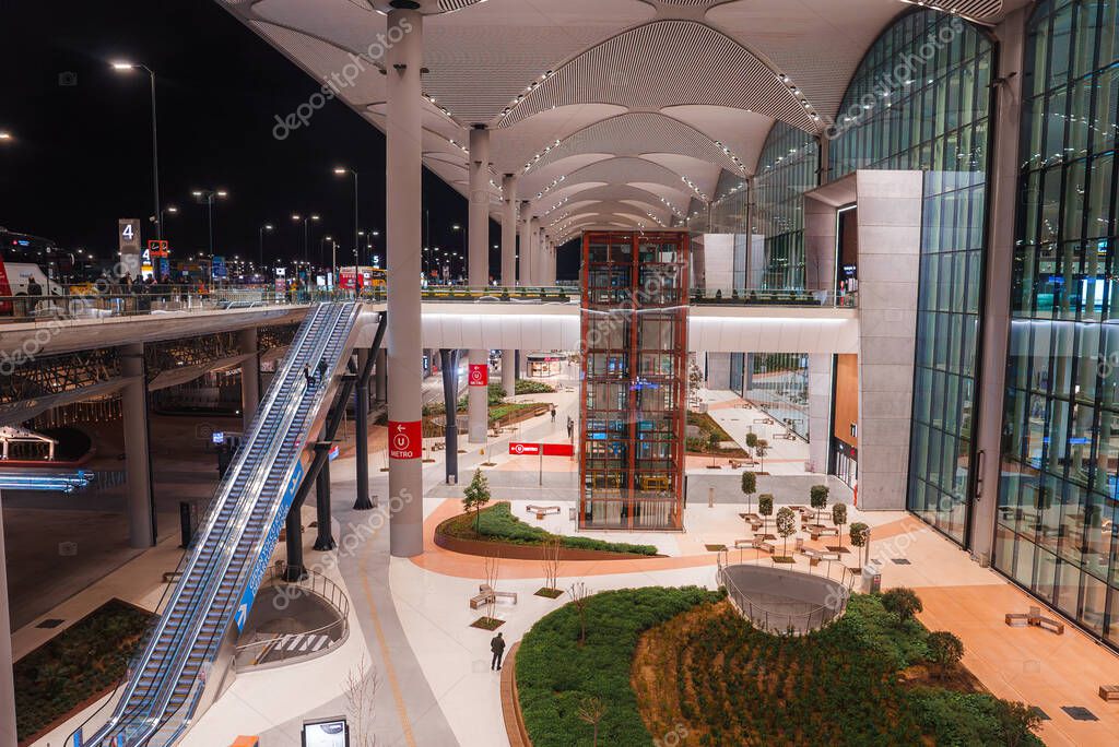 Con vistas al interior de los aeropuertos de Estambul con arcos de onda ...