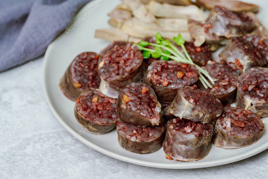 Sundae, Korean Blood Sausage : Pork intestines stuffed with glass ...