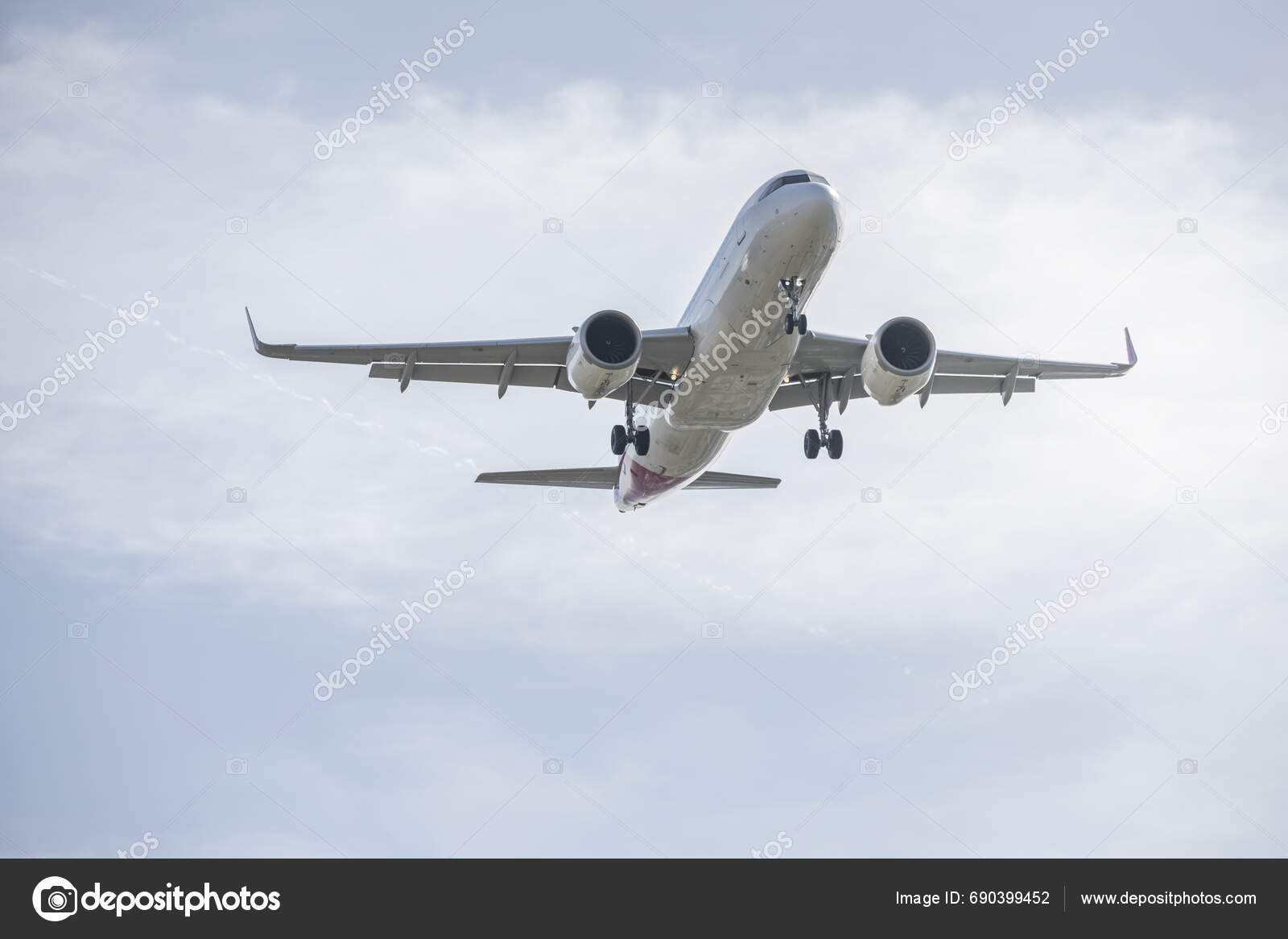 Viewing Fuselage Airbus A321 – Stock Editorial Photo © ToyaKis #690399452