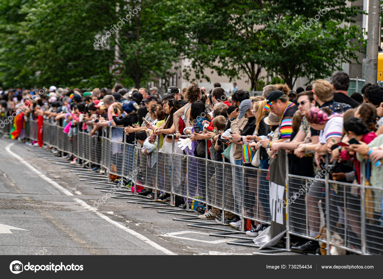 Spectators 2024 Annual Pride Parade Downtown Toronto Toronto Canada Jun ...