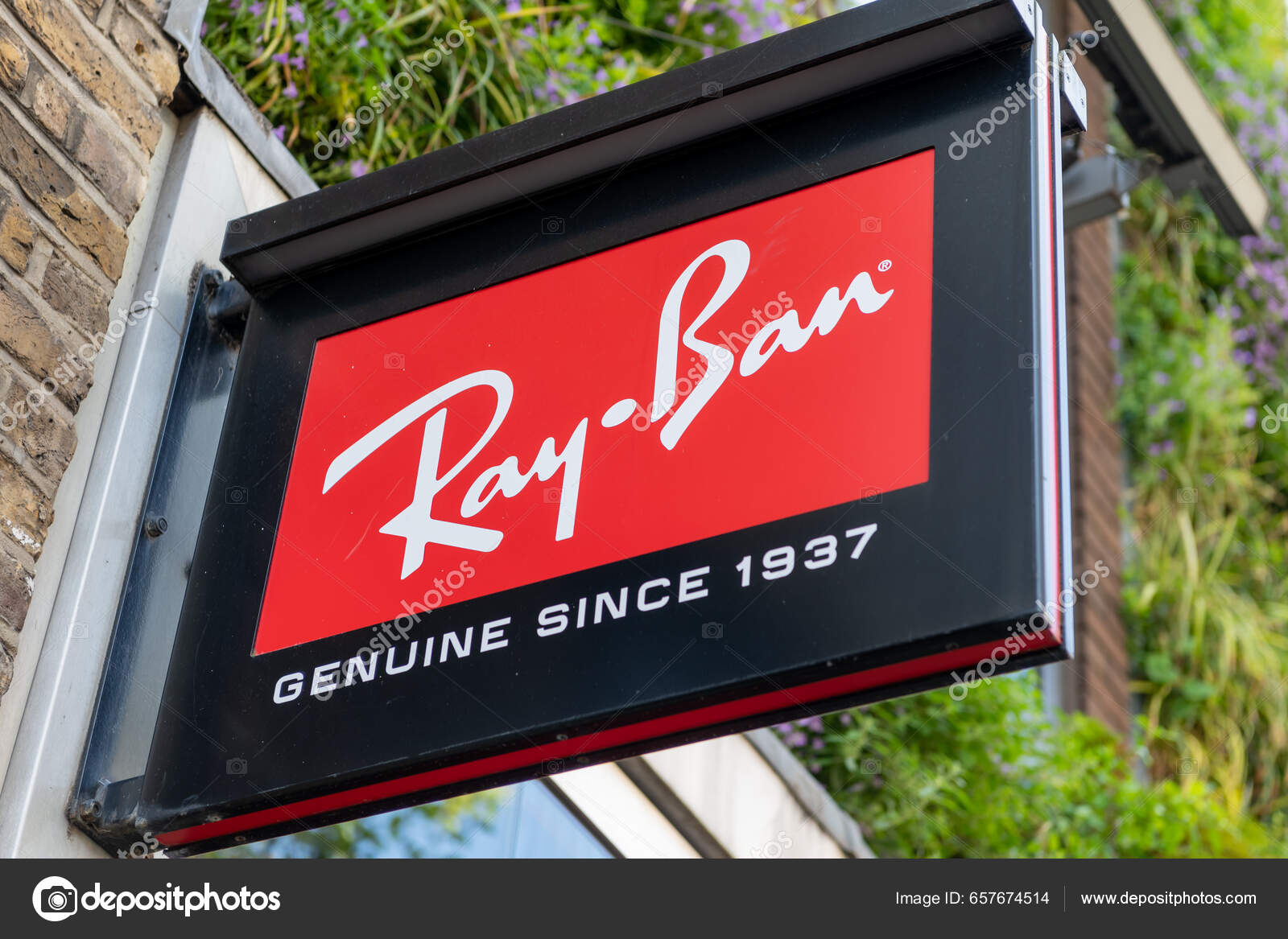 London 2023 Ray Ban Name Sign Facade Its Retail Store — Stock Editorial ...