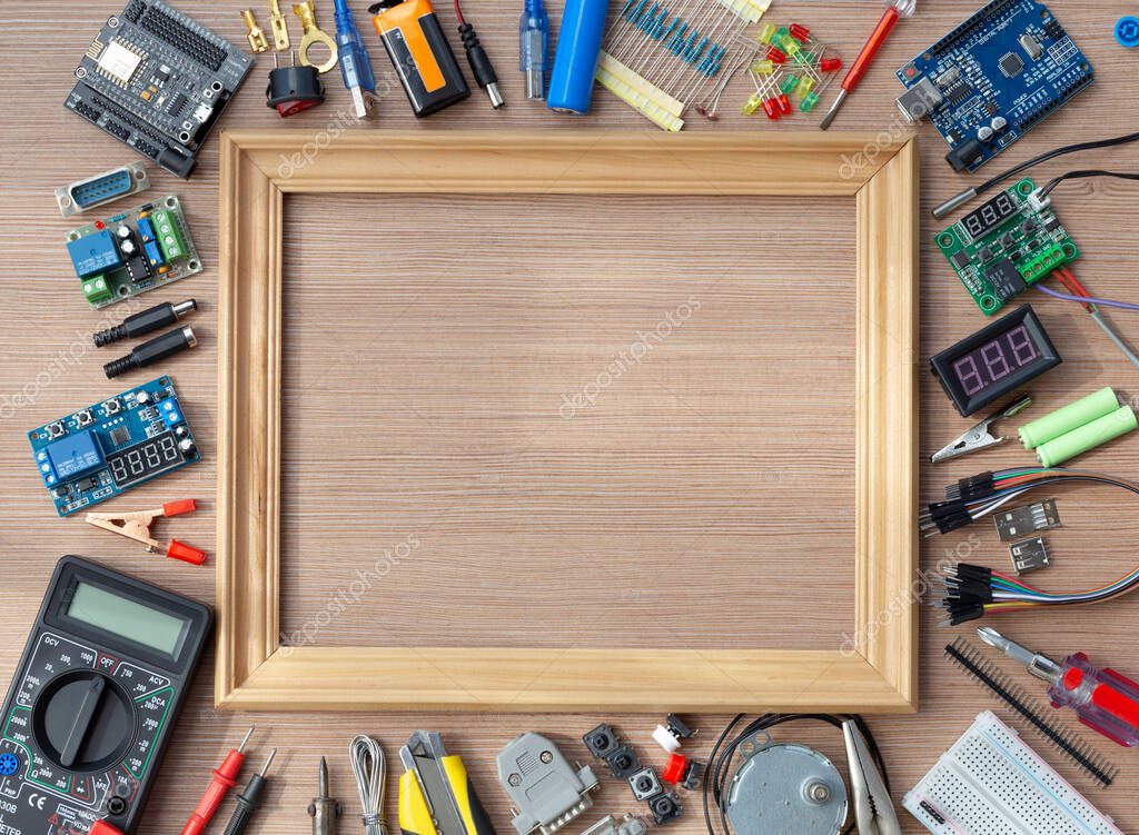 Vista superior del concepto de robótica y electrónica, arduino en la ...